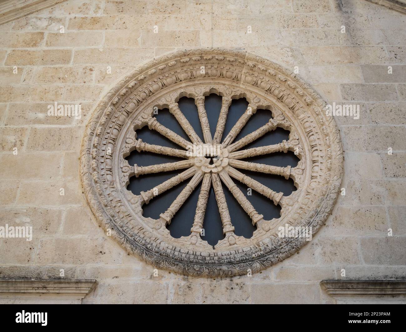 Romanesque rose window hi-res stock photography and images - Alamy