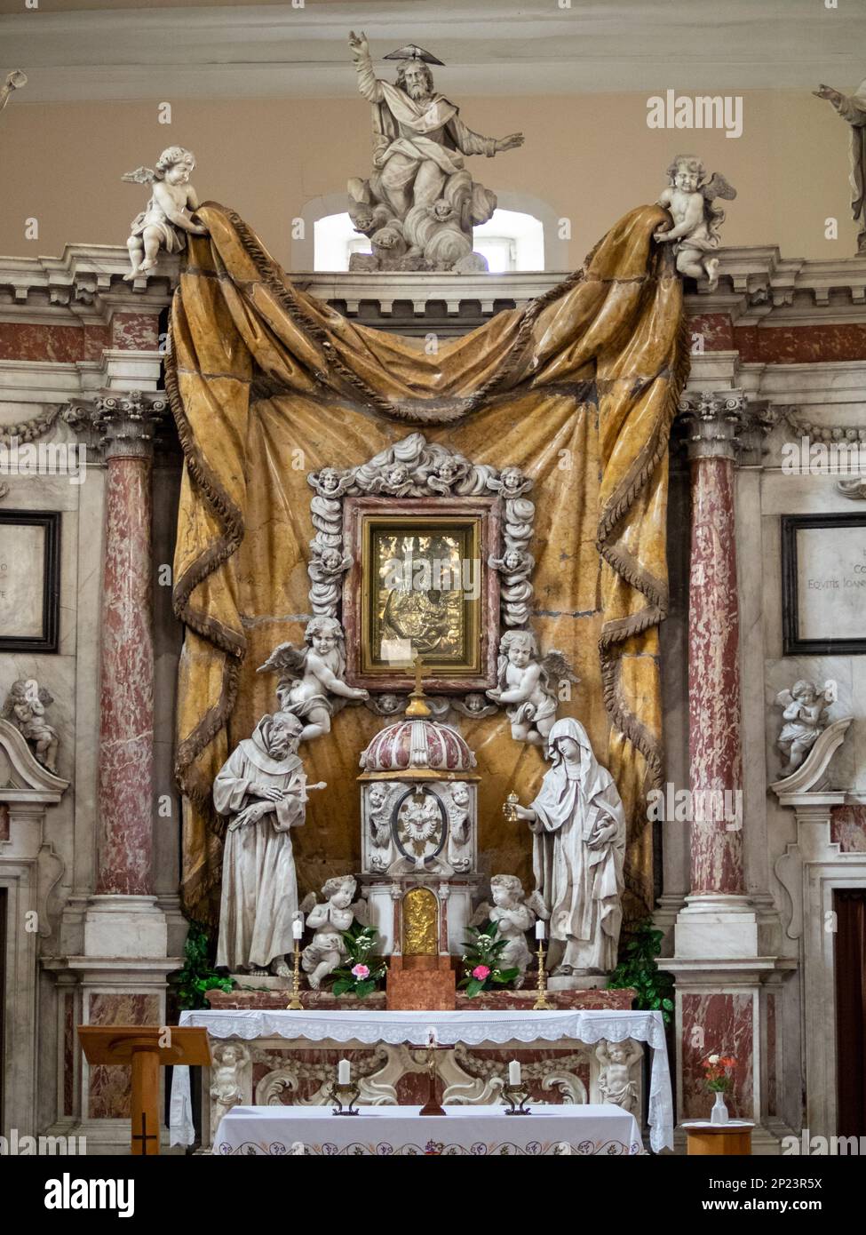 Marble high altar in hi-res stock photography and images - Alamy