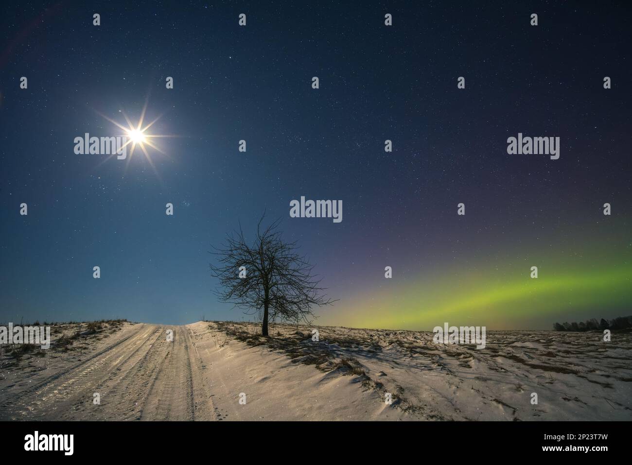 Northern lights - Aurora borealis dancing in the night sky Stock Photo ...