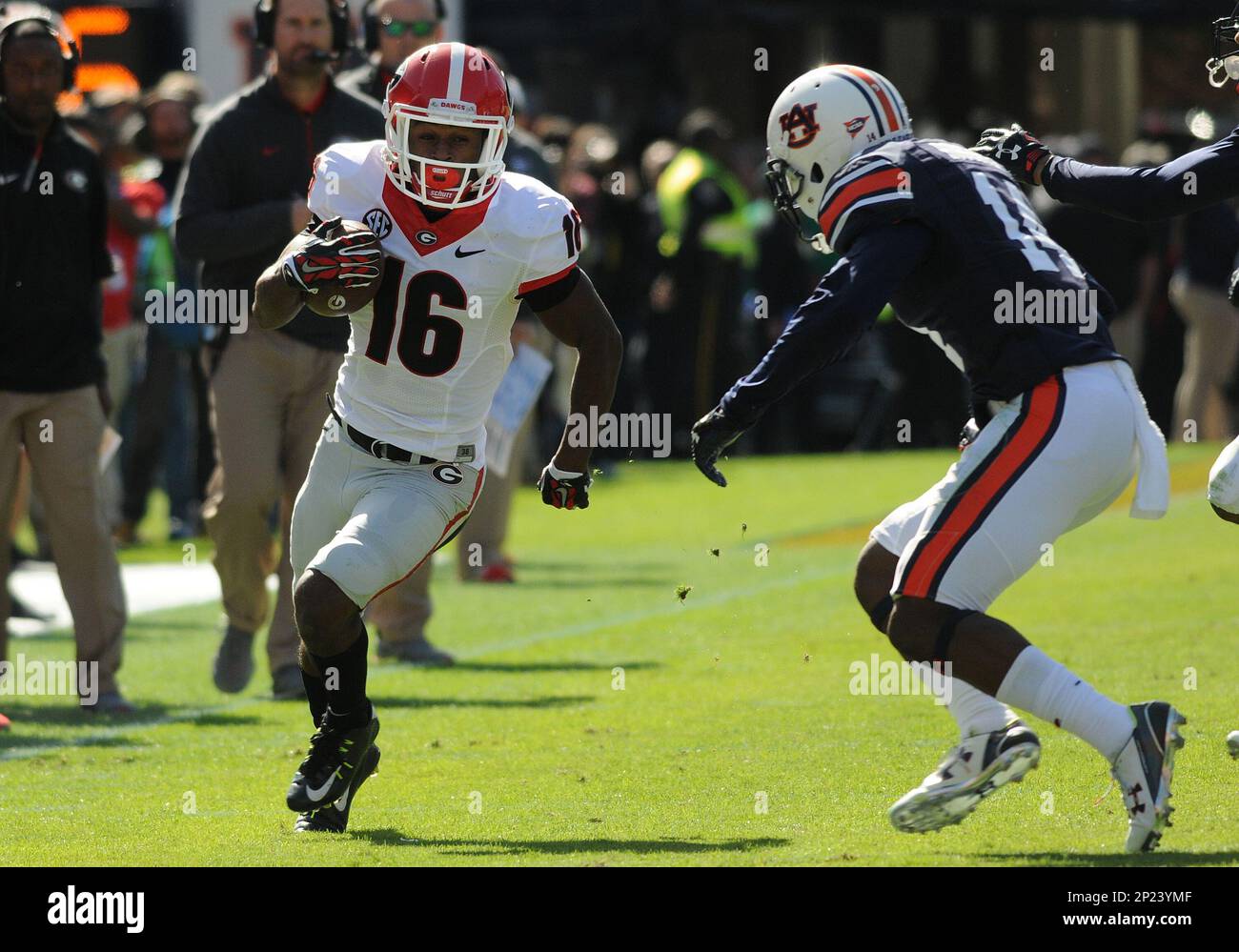 November 14, 2015: Isaiah McKenzie (16) Georgia Bulldogs wide receiver ...