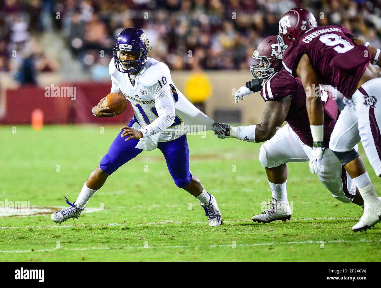 November 14, 2015: Texas A&M Aggies defensive lineman Daylon Mack (5 ...
