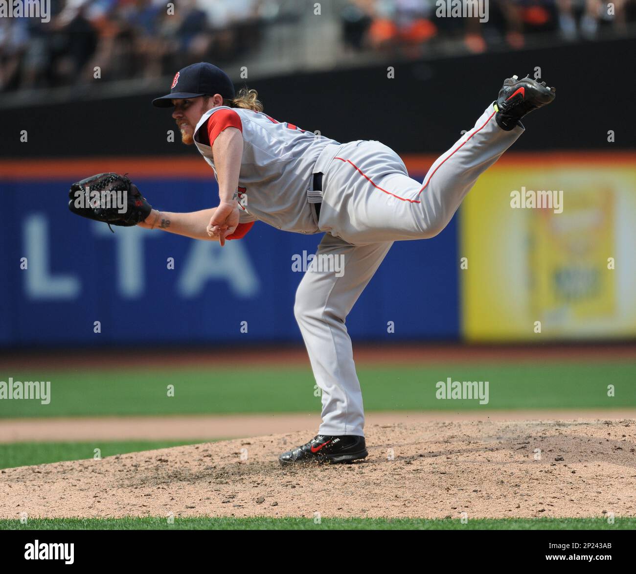 Boston RedSox pitcher Robbie Ross Jr. (28) during game against the New ...