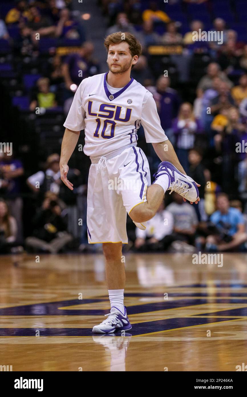 November 13, 2015: LSU Tigers guard Henry Shortess (10) during a NCAA ...