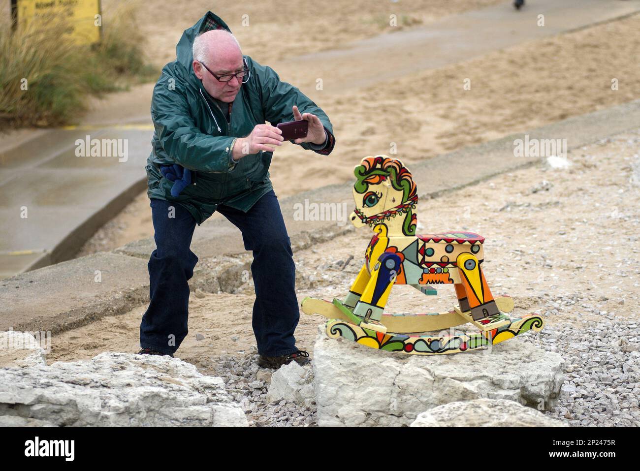 Jim Saunders of Detroit takes a photo of his painted horse at Holland ...
