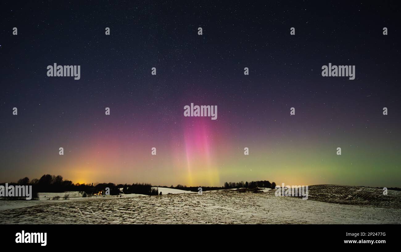 Northern lights - Aurora borealis dancing in the night sky Stock Photo ...
