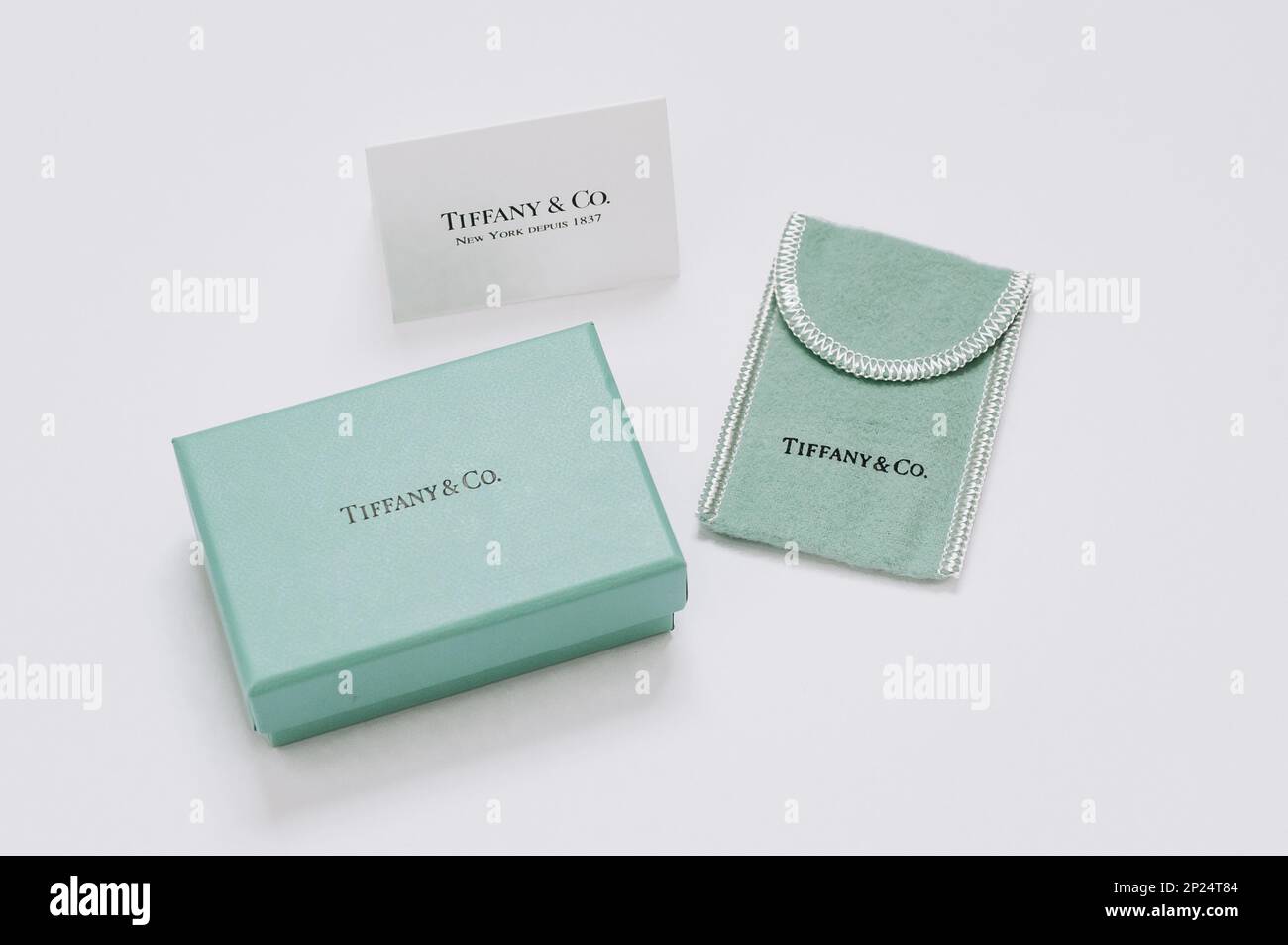 Tiffany present box hi-res stock photography and images - Alamy