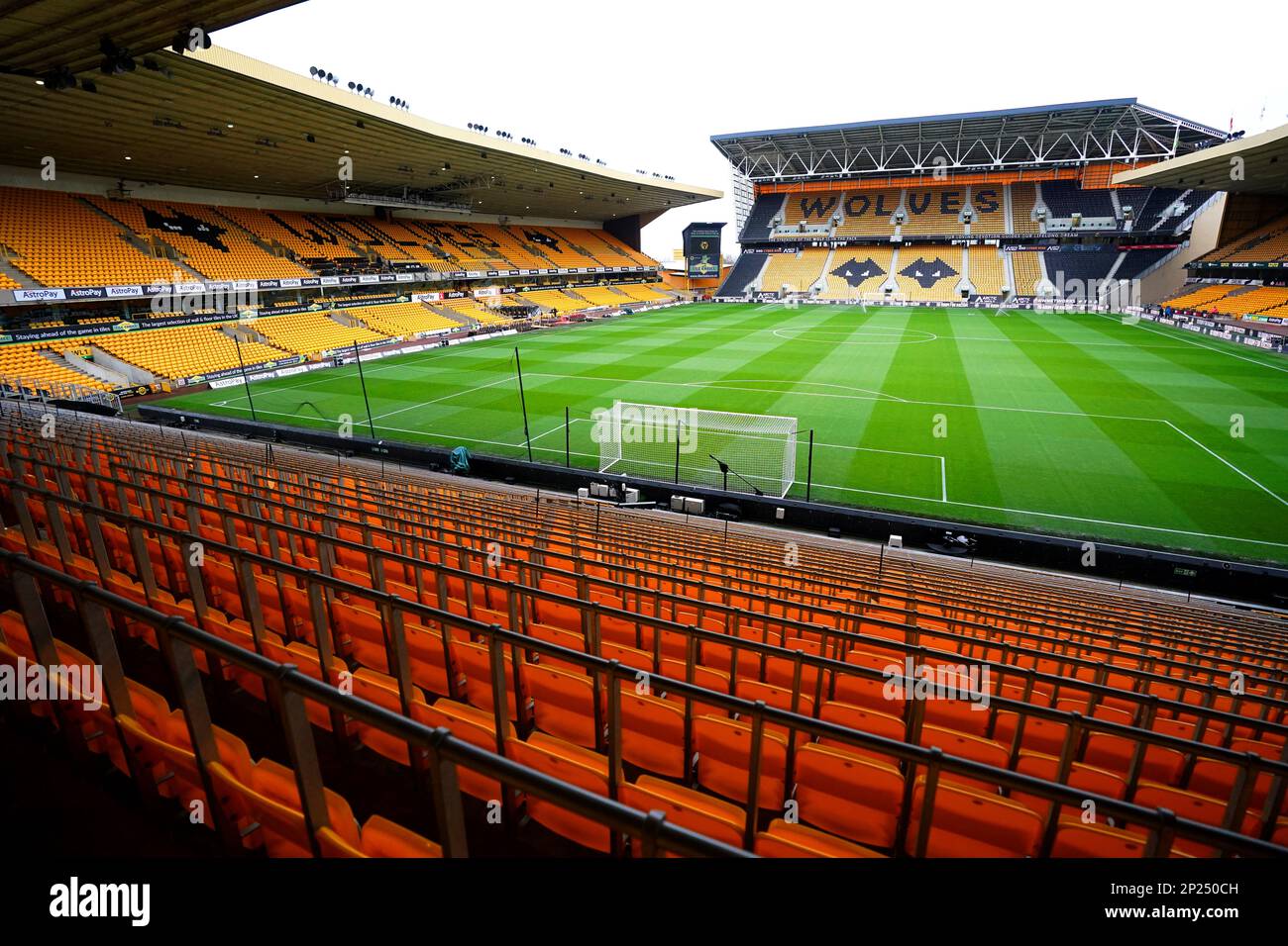 Safe standing football stadium uk hi-res stock photography and images ...