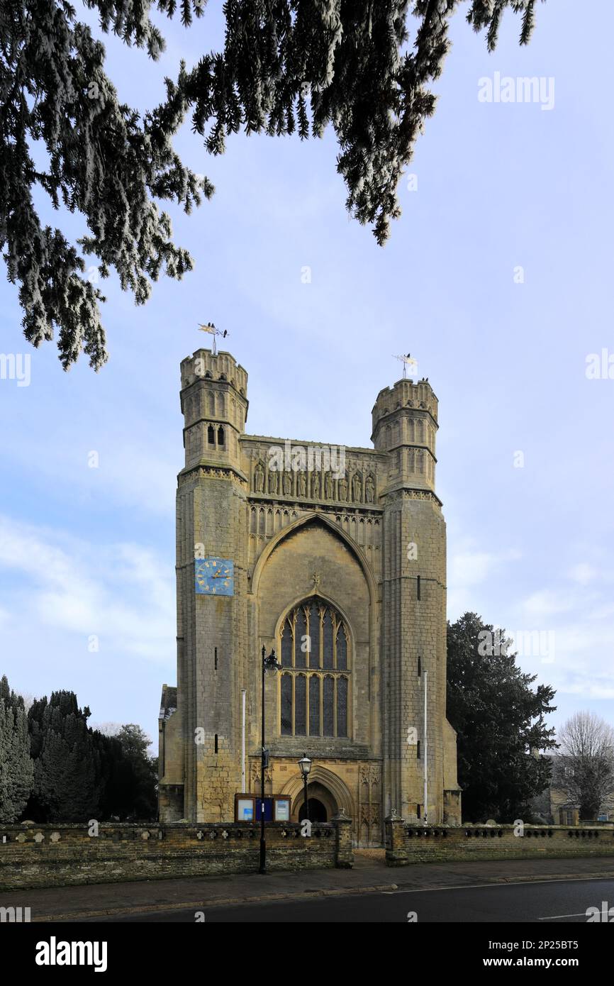 Winter frost over the Thorney Abbey church, Thorney village ...