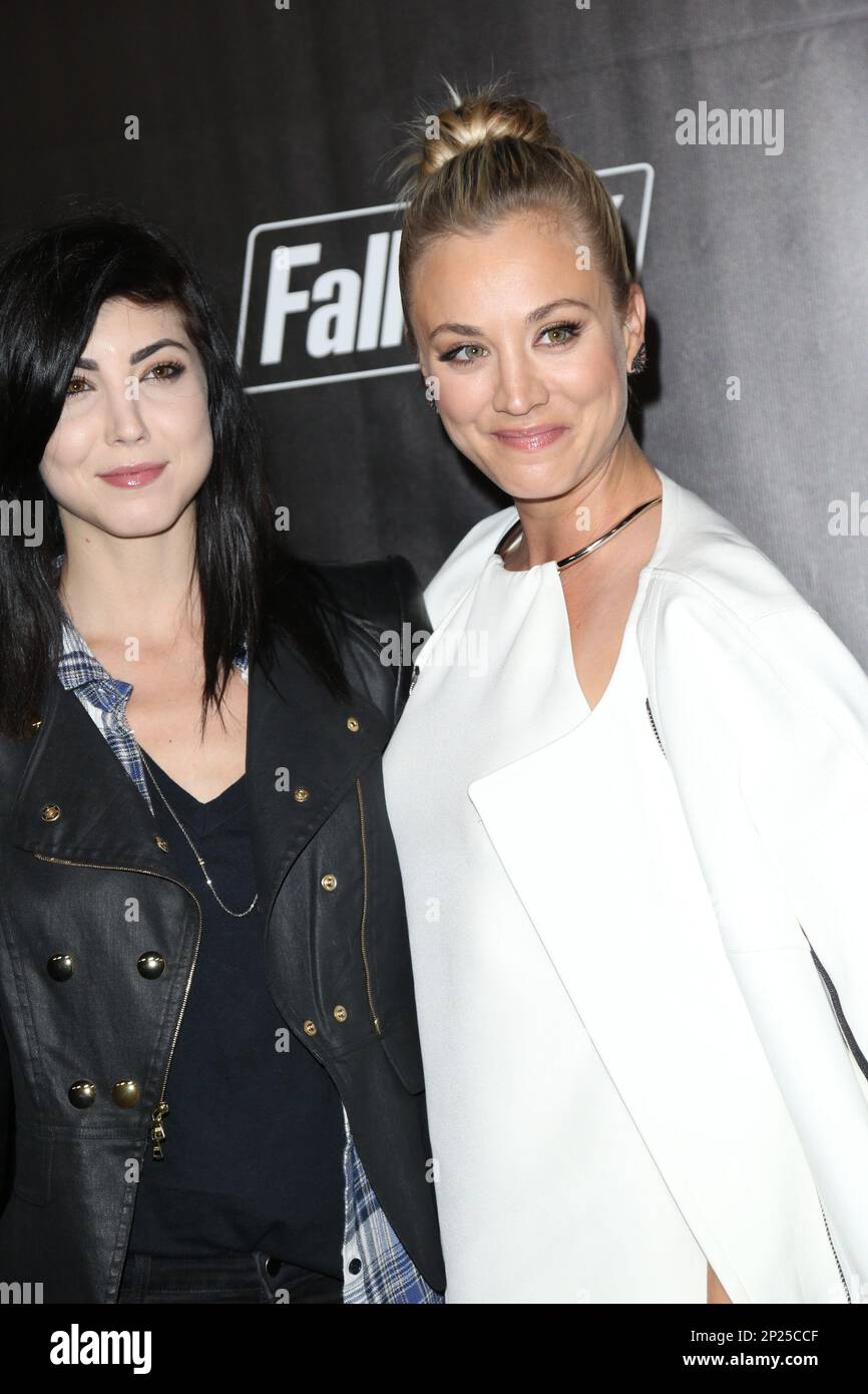 Photo by: JMA/STAR MAX/IPx11/5/15Briana Cuoco and Kaley Cuoco at The ...