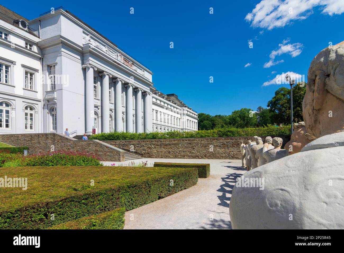 Everyday figures hi-res stock photography and images - Alamy