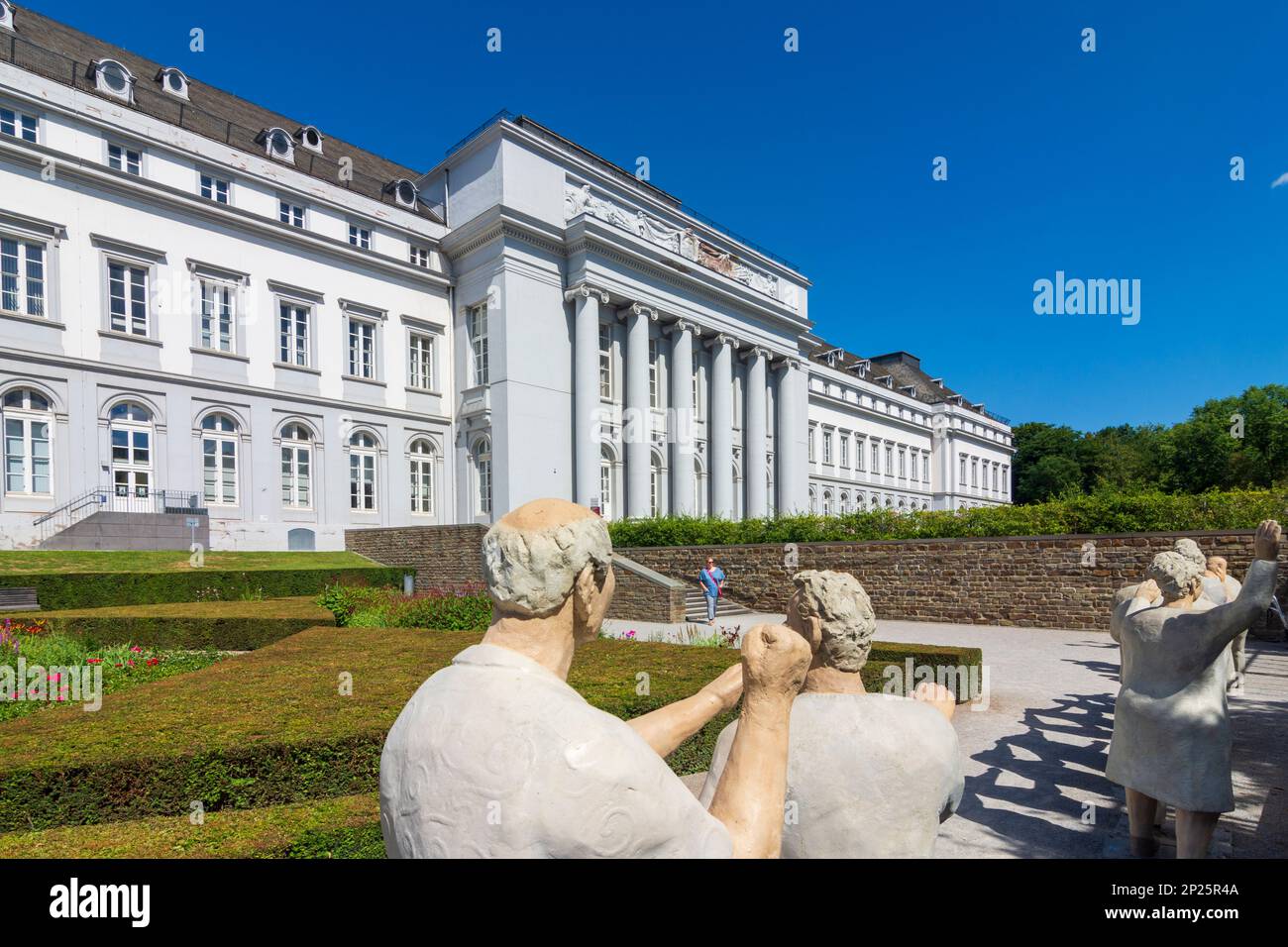 Koblenz: Electoral Palace, figures "Alltagsmenschen" (“everyday people ...