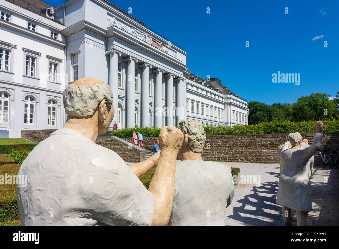 Koblenz: Electoral Palace, figures "Alltagsmenschen" (“everyday people ...