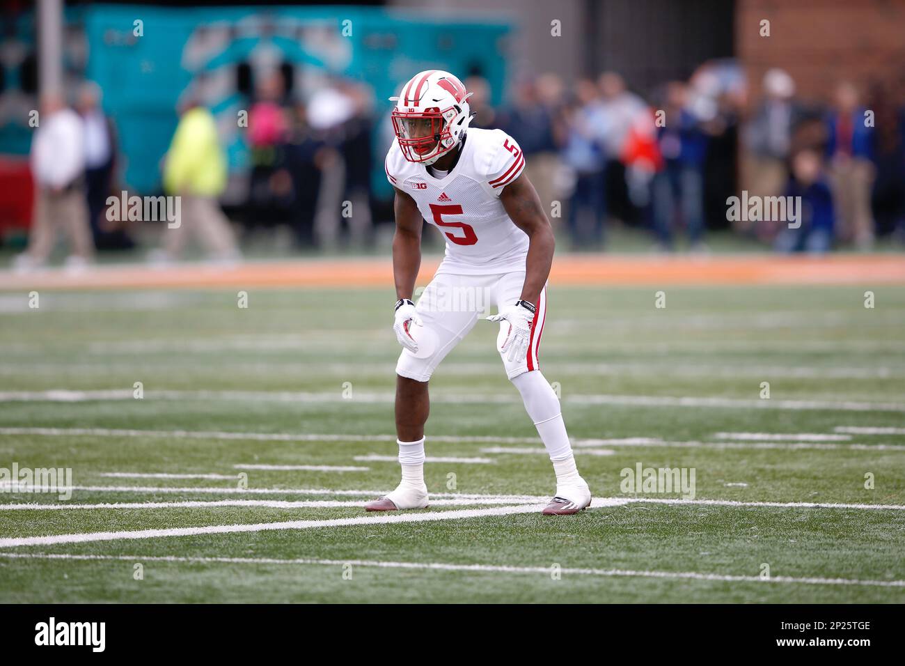 Wisconsin cornerback Darius Hillary (5) runs during a NCAA Football ...