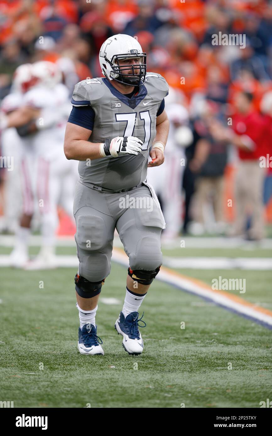 Illinois offensive lineman Joe Spencer (71) runs during a NCAA Football ...