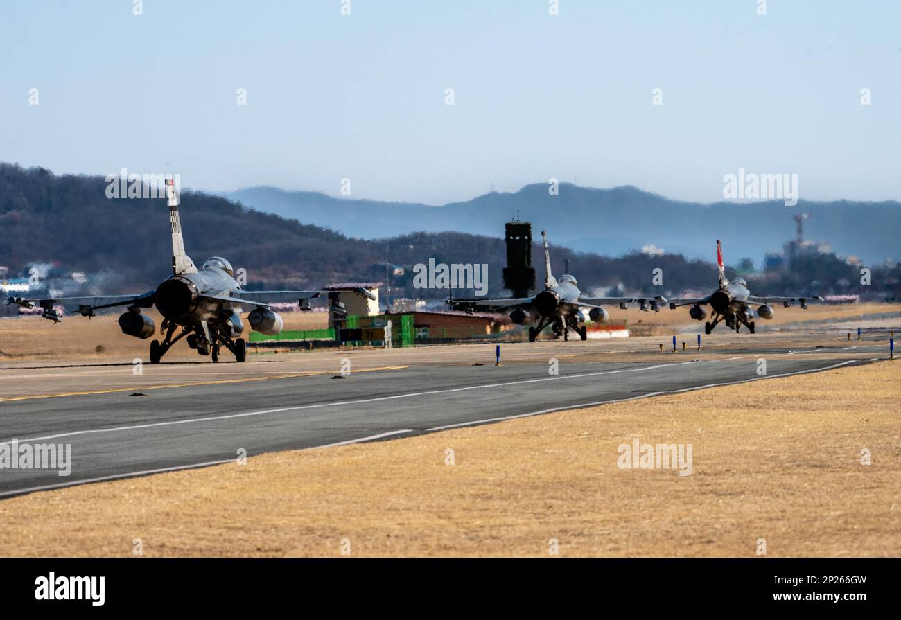 Three U.S. Air Force F-16 Fighting Falcons, 36th Fighter Squadron, taxi ...
