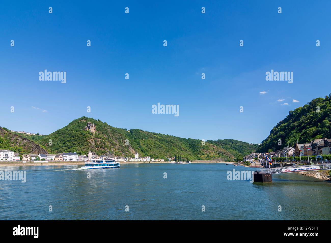 Sankt Goarshausen: river Rhein (Rhine), right Sankt Goarshausen with ...