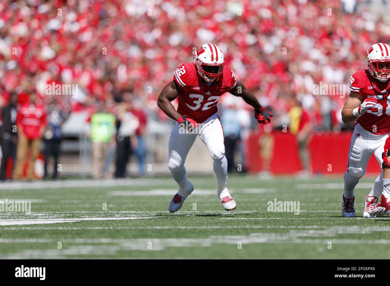 Wisconsin linebacker Leon Jacobs (32) runs in pursuit during a NCAA ...