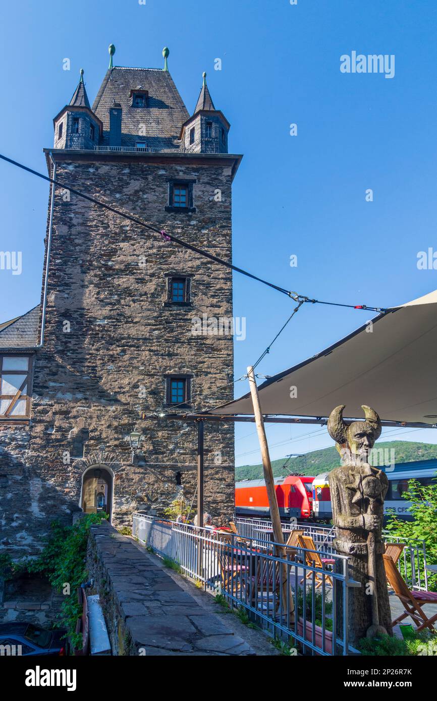 Bacharach: tower Marktturm of town wall, train, West Rhine Railway in ...