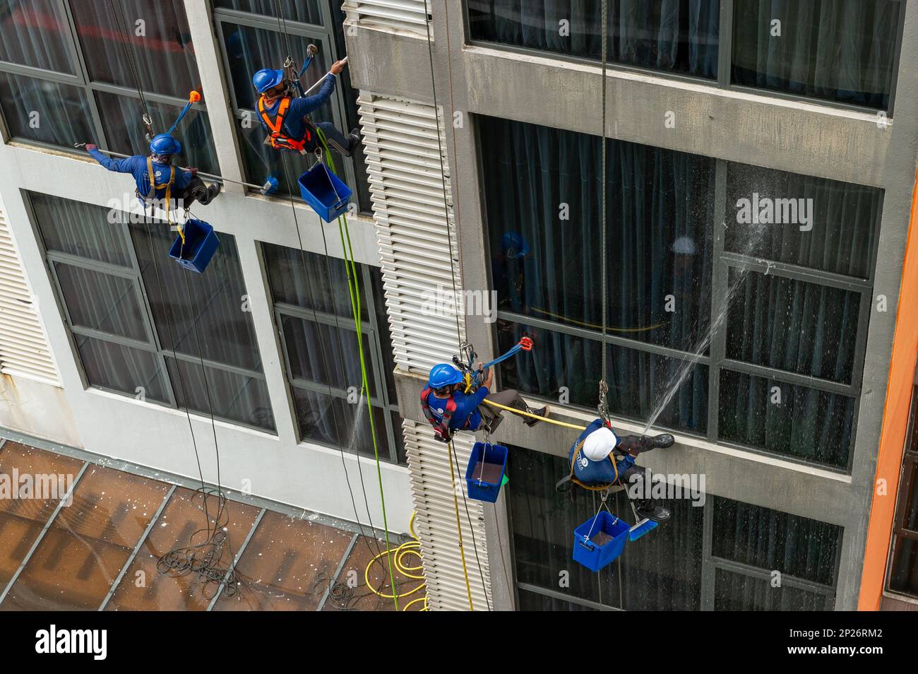 Tall building workmen hi-res stock photography and images - Alamy