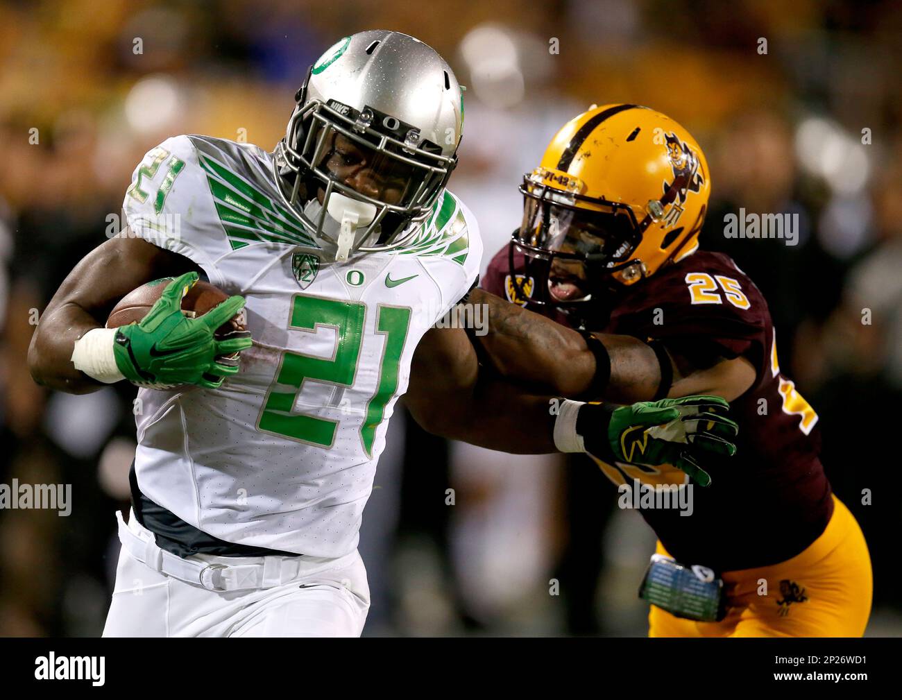 Oregon running back Royce Freeman (21) scores a touchdown on Arizona ...