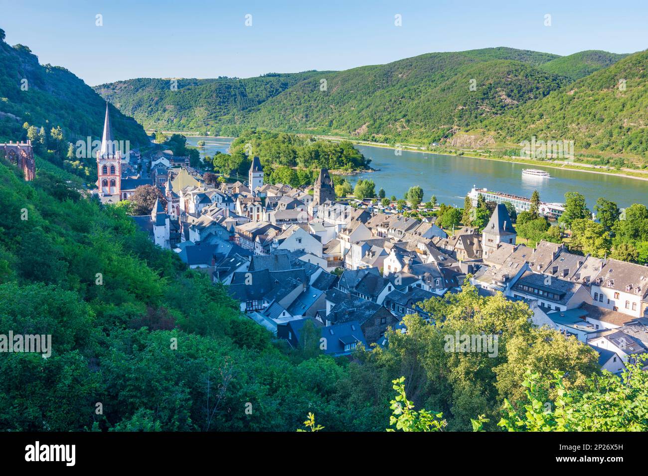 Bacharach: view to Bacharach Old Town with church St. Peter, river ...