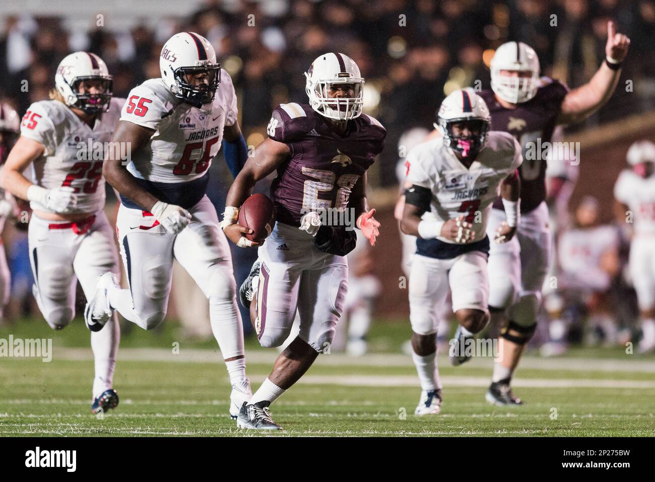 Texas State running back Robert Lowe (28) rushes past South Alabama ...