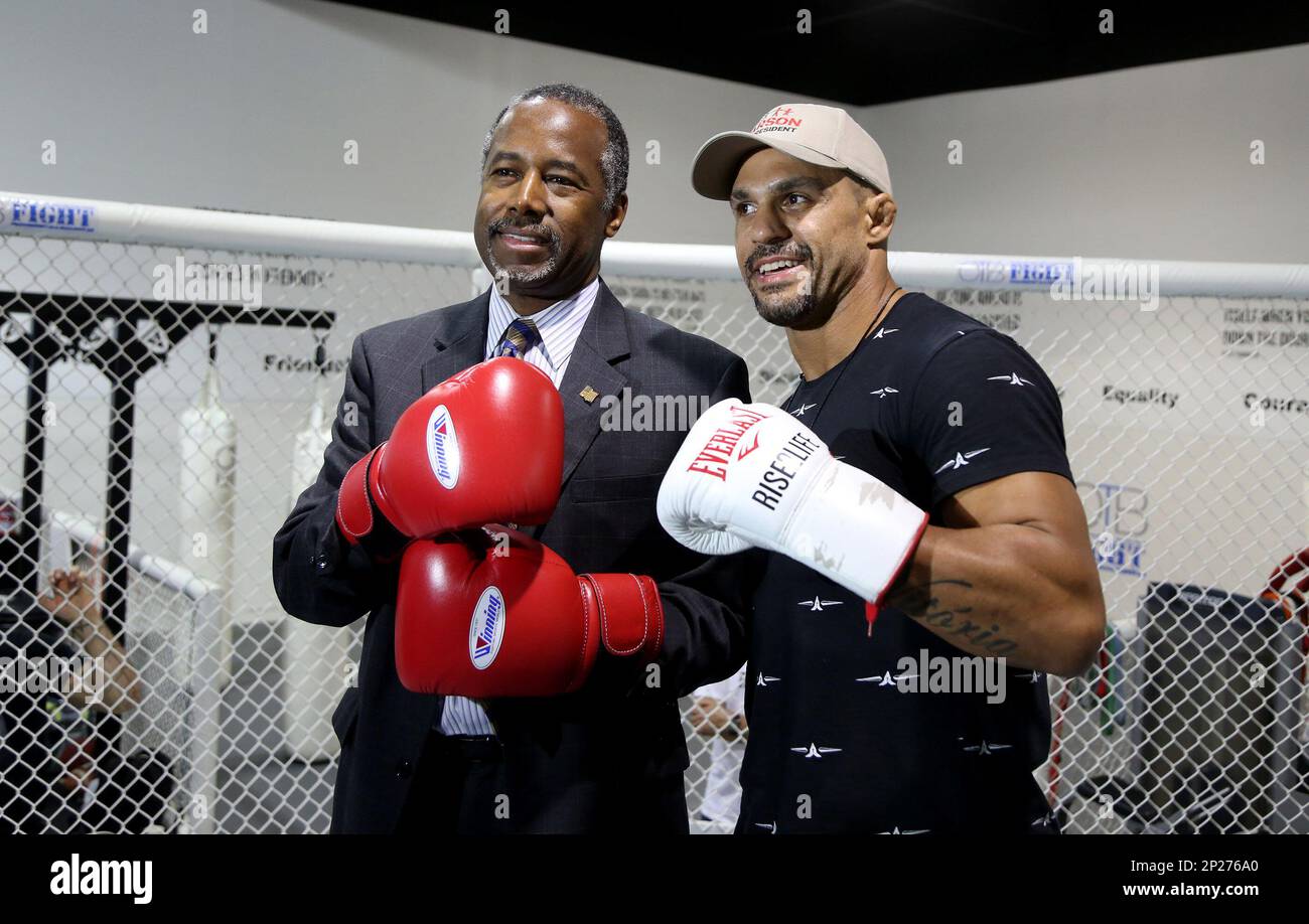 UFC middleweight fighter Vitor Belfort poses with presidential ...