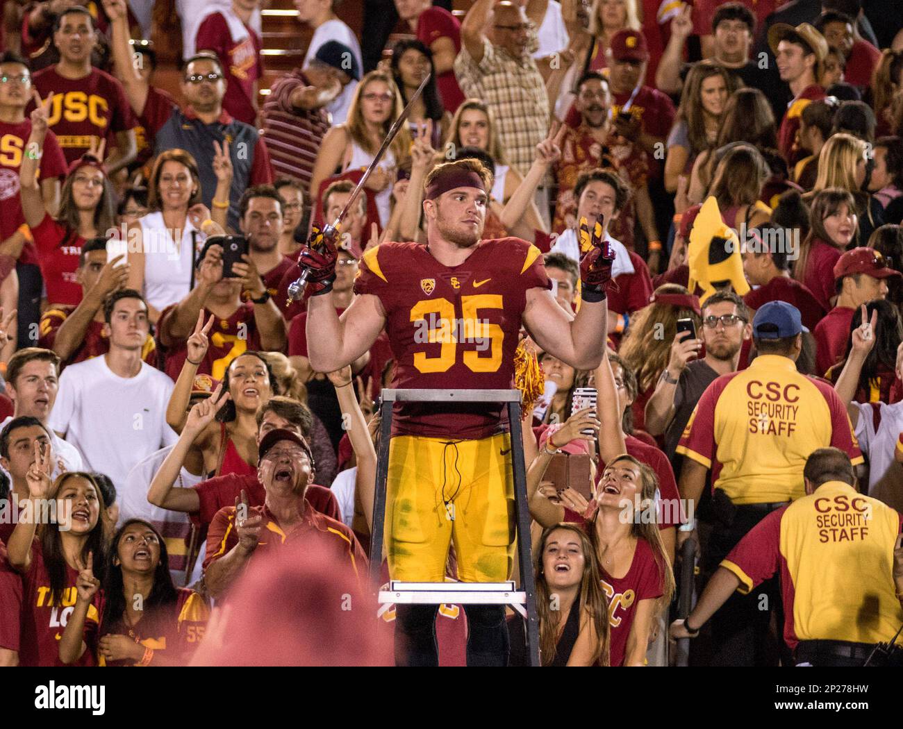 OCTOBER 24, 2015 Los Angeles, CA..USC linebacker (35) Cameron Smith ...