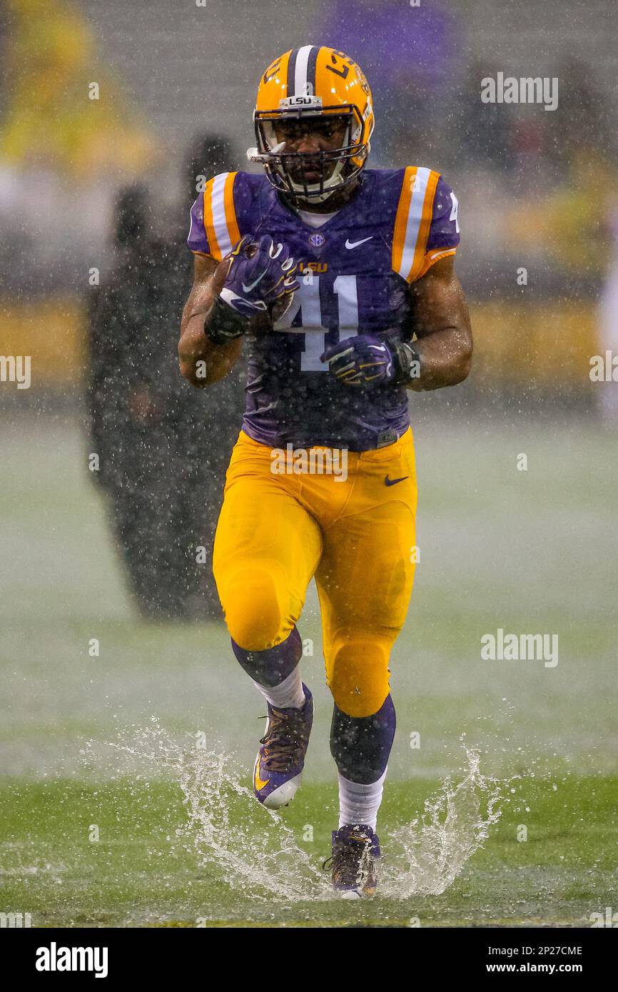 October 24, 2015: LSU Tigers fullback David Ducre (41) before the game ...