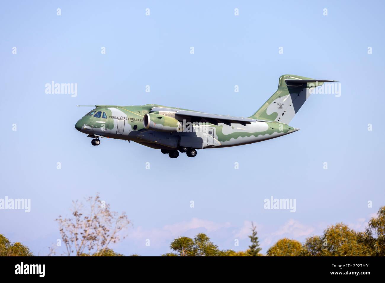 Brazilian Air Force Embraer KC-390 (EMB-390) (Reg.: FAB2853) landing ...
