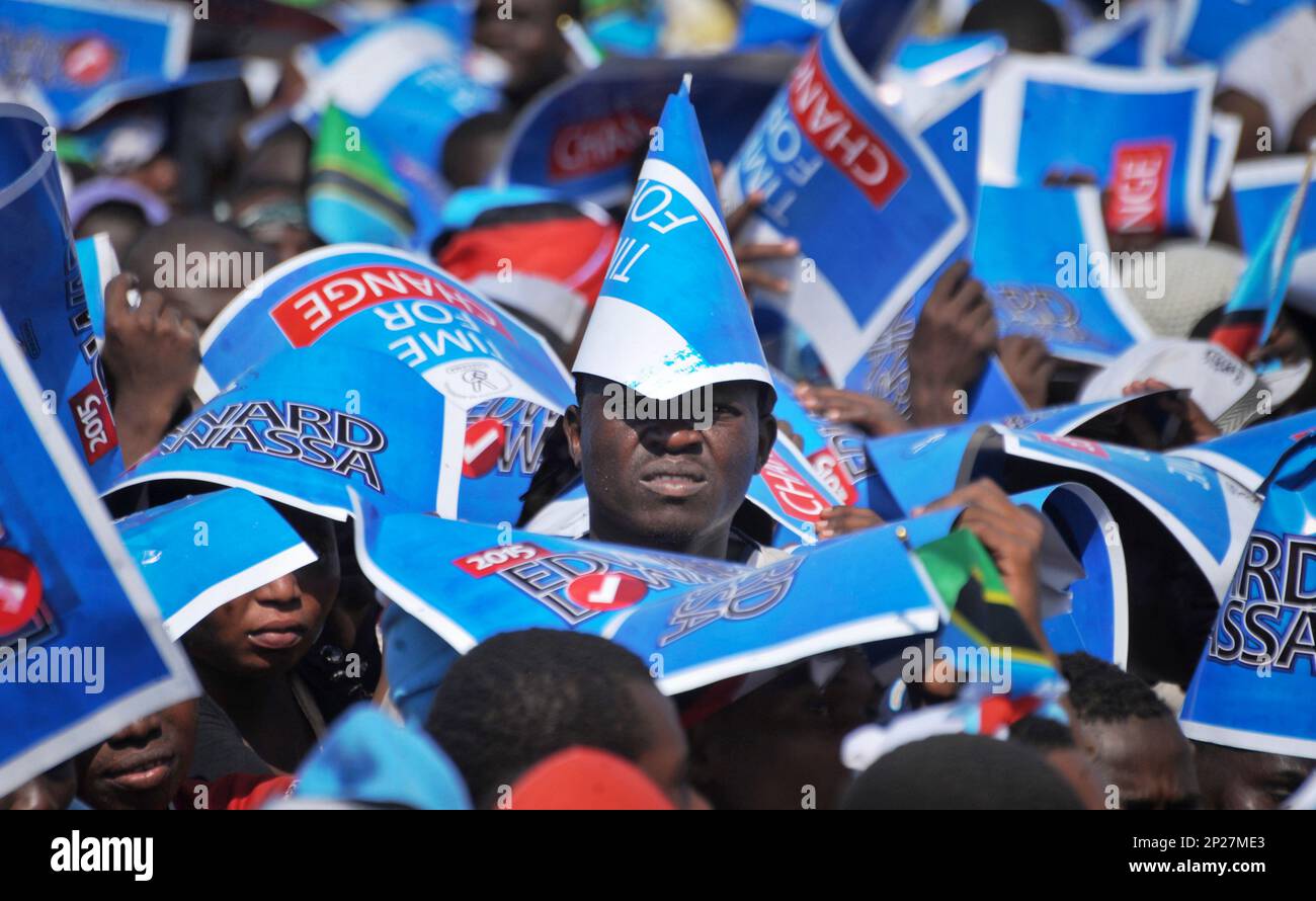 A supporter of opposition presidential candidate and former Prime ...