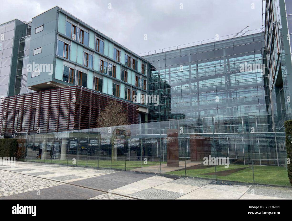 Exterior view of the Jakob-Kaiser-Haus with the constitution memorial ...