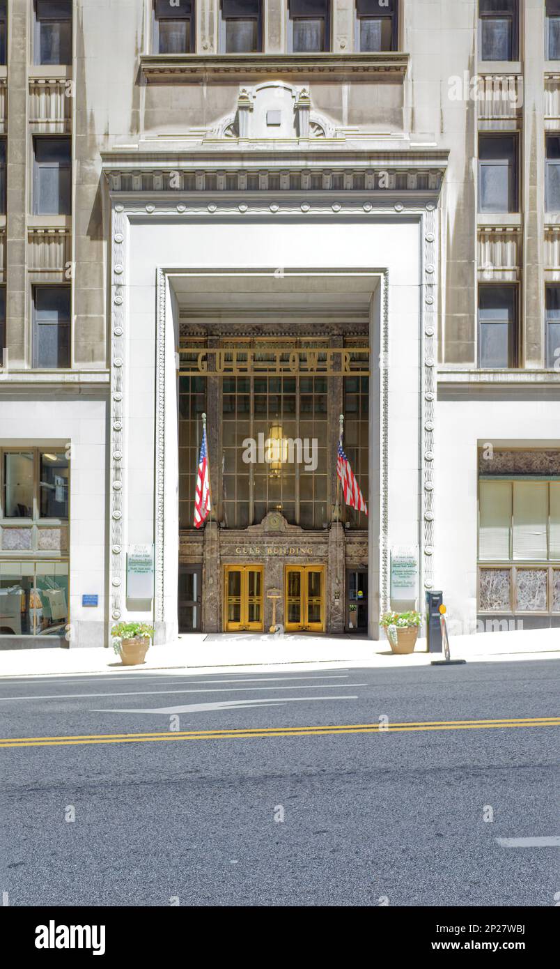 Pittsburgh Downtown: Gulf Tower, a limestone and granite Art Deco ...