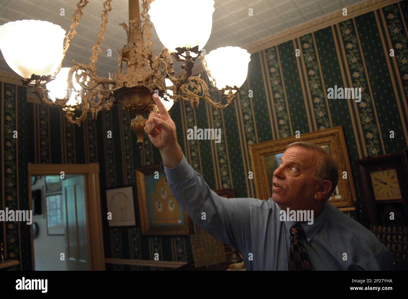 Lobbyist David Weiman and his wife Nancy display political memorabilia ...
