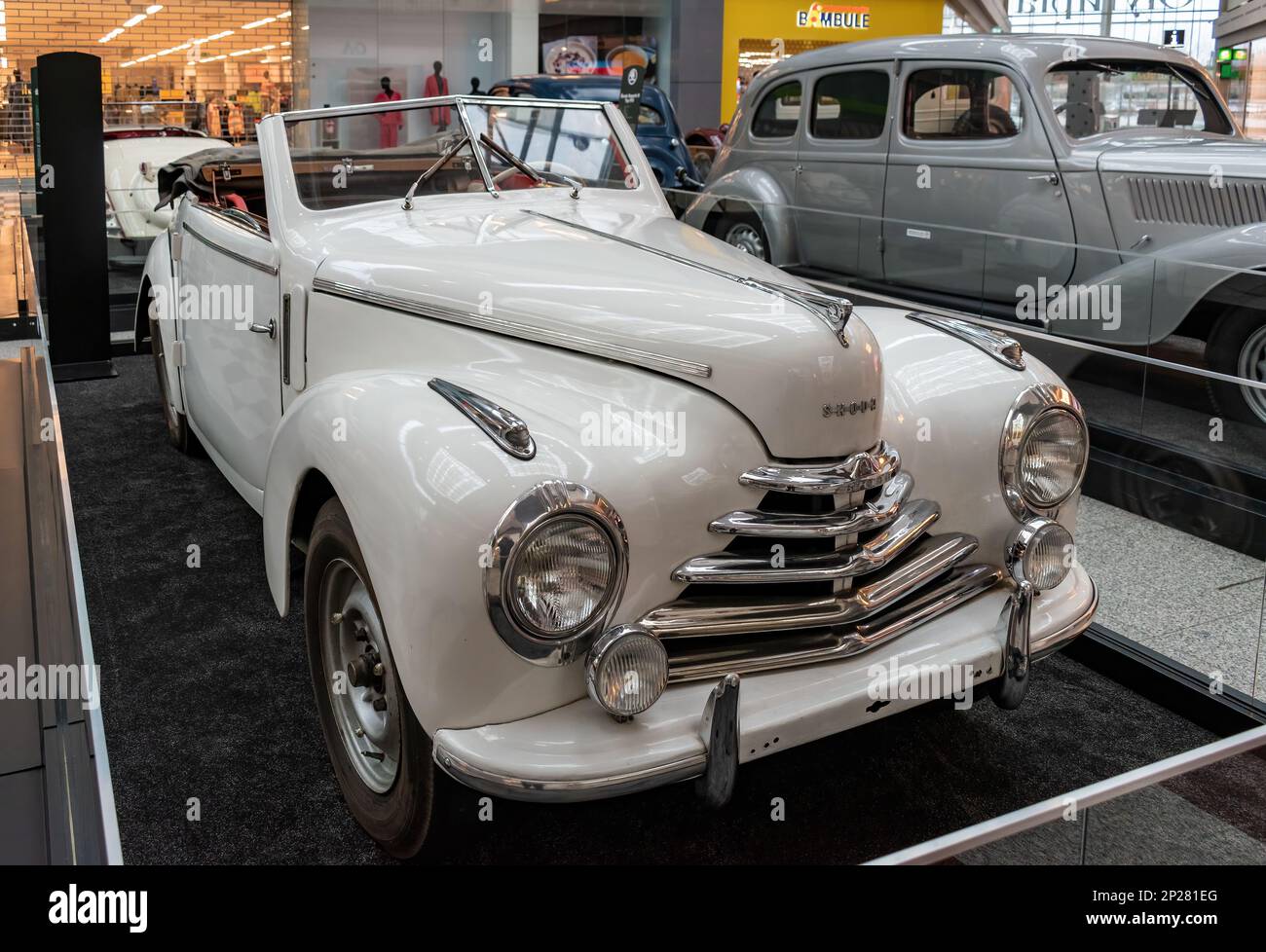 Olympia Center, the exhibition of historic cars and motorcycles of the ...
