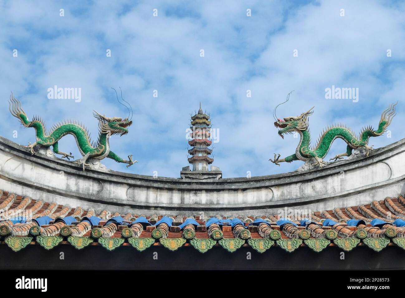 Tainan, Taiwan - February 4, 2023: Dragon statues on the roof of the ...