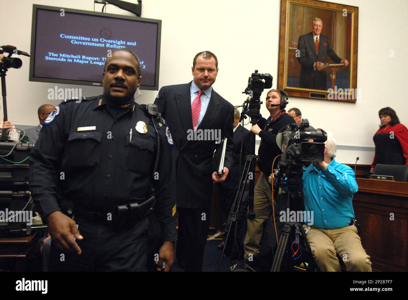 Roger Clemens, former MLB pitcher, arrives at a House Oversight and ...