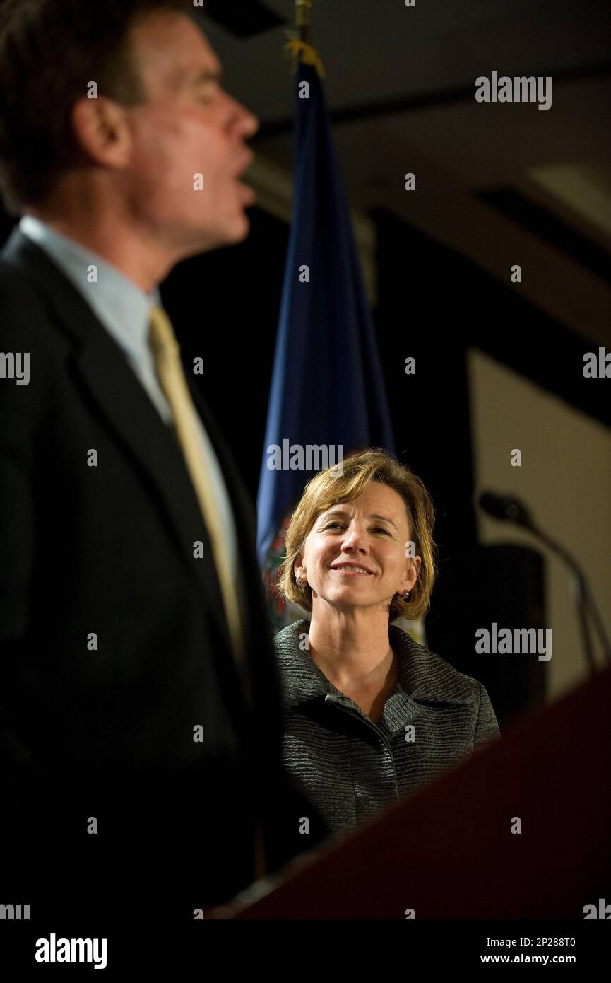 Mark Warner and his wife Lisa Collis during his victory party at the ...