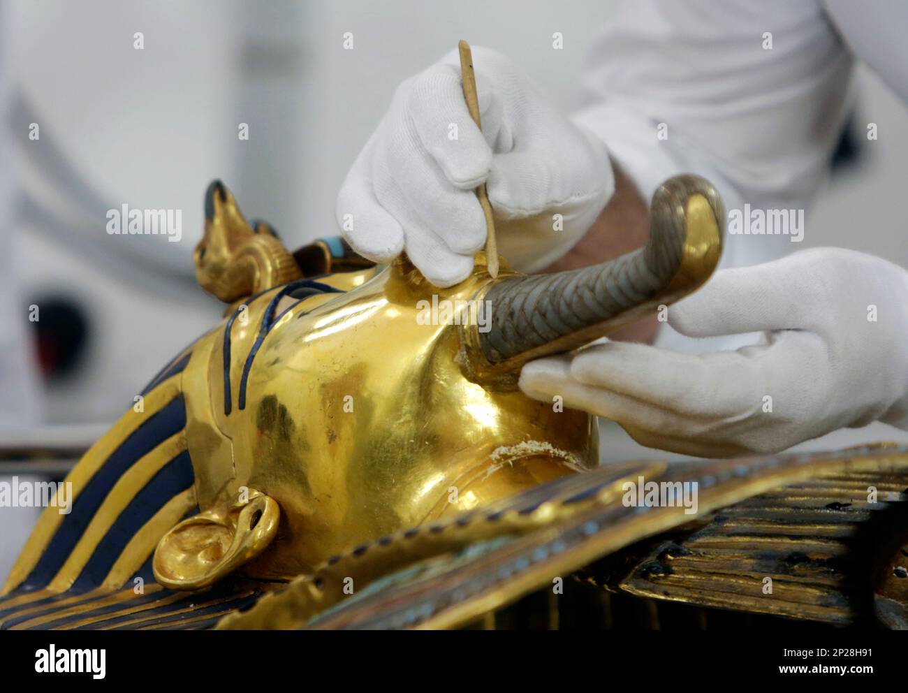 German restorer Christian Eckmann examines the beard of the golden mask ...