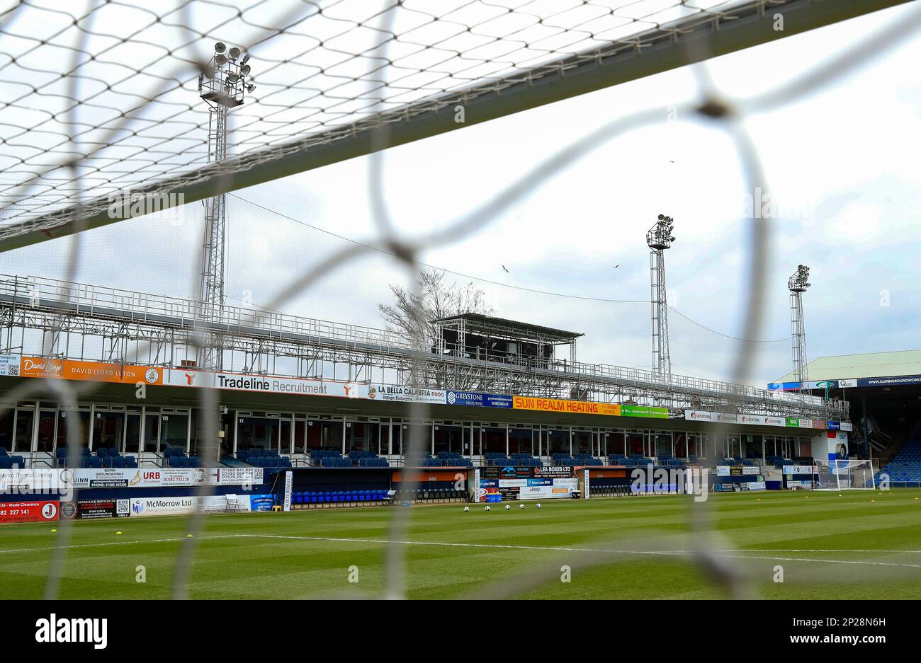 Kenilworth road ground general view hi-res stock photography and images ...