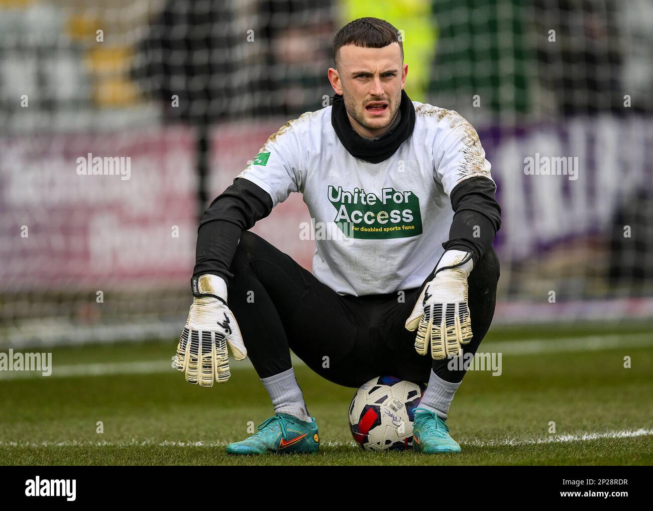 Goalkeeper callum burton hi-res stock photography and images - Alamy