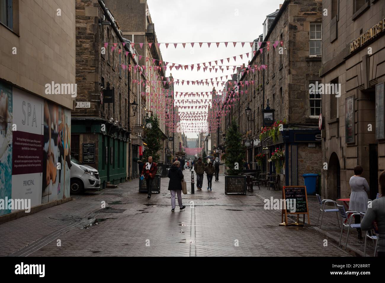 Edinburgh street photography hi-res stock photography and images - Alamy
