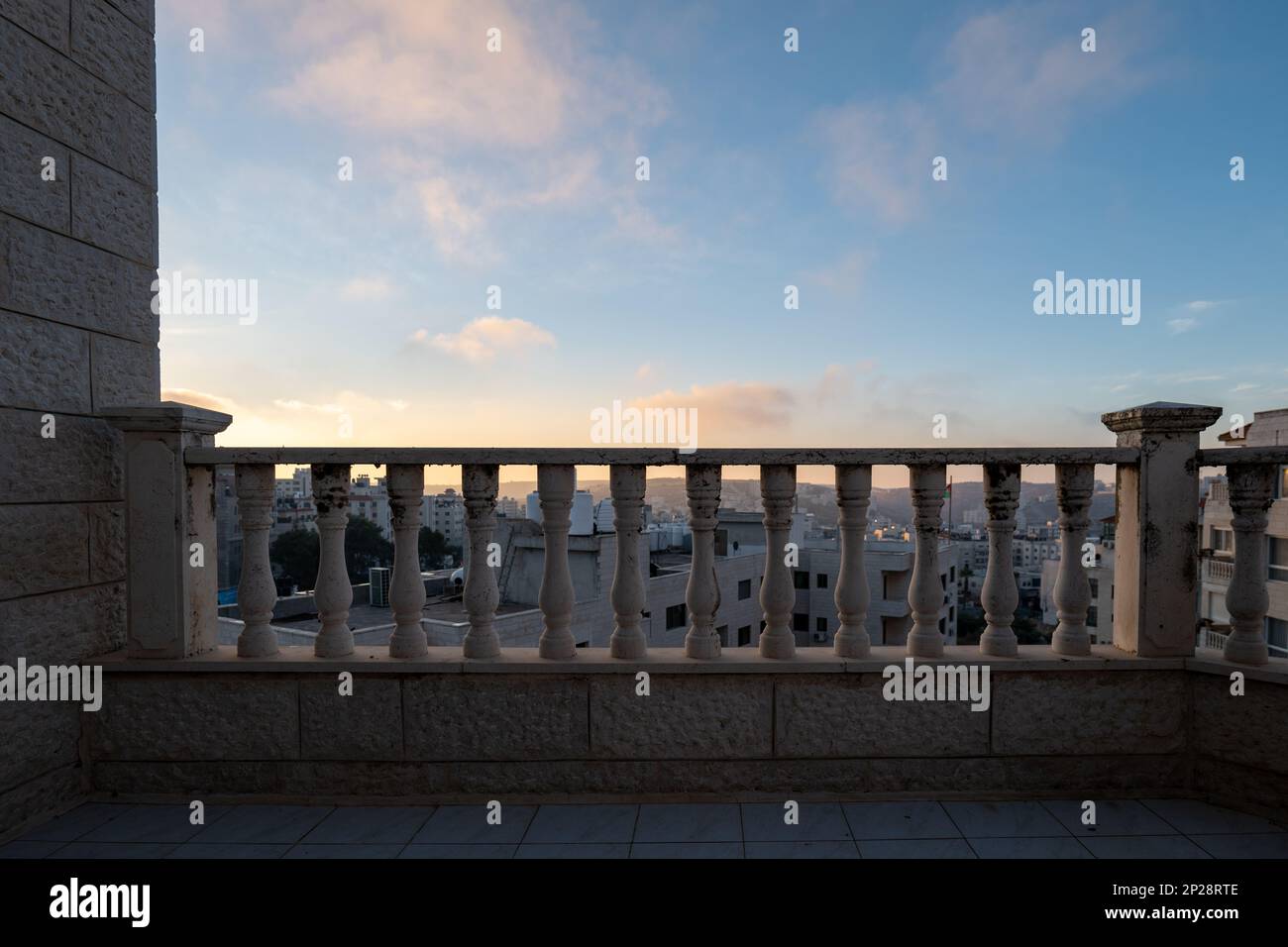 Cityscape behind fence hi-res stock photography and images - Alamy