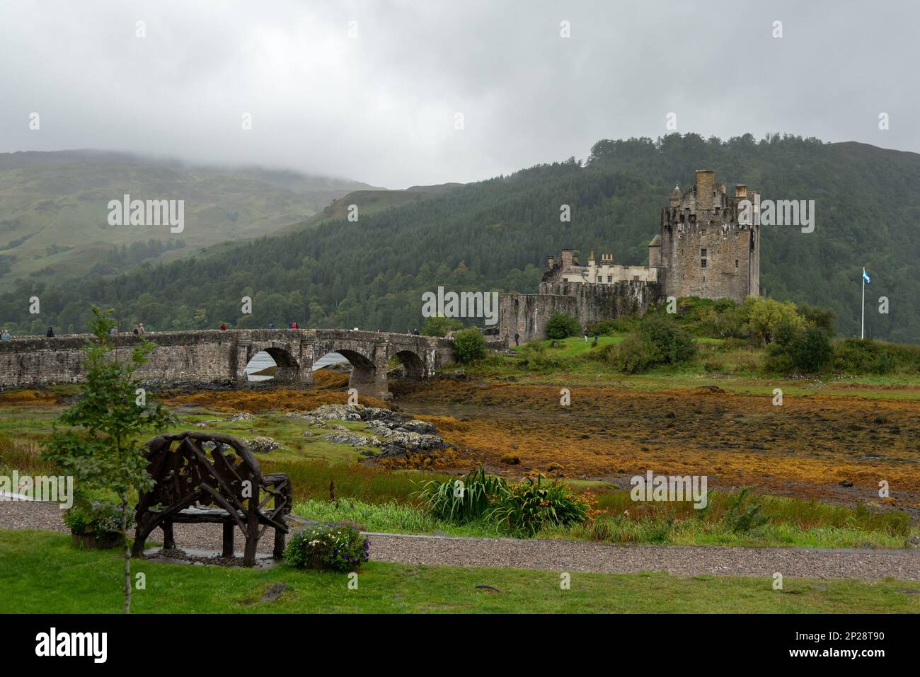Castle entrance with lake and moss in the Scottish highlands Stock ...