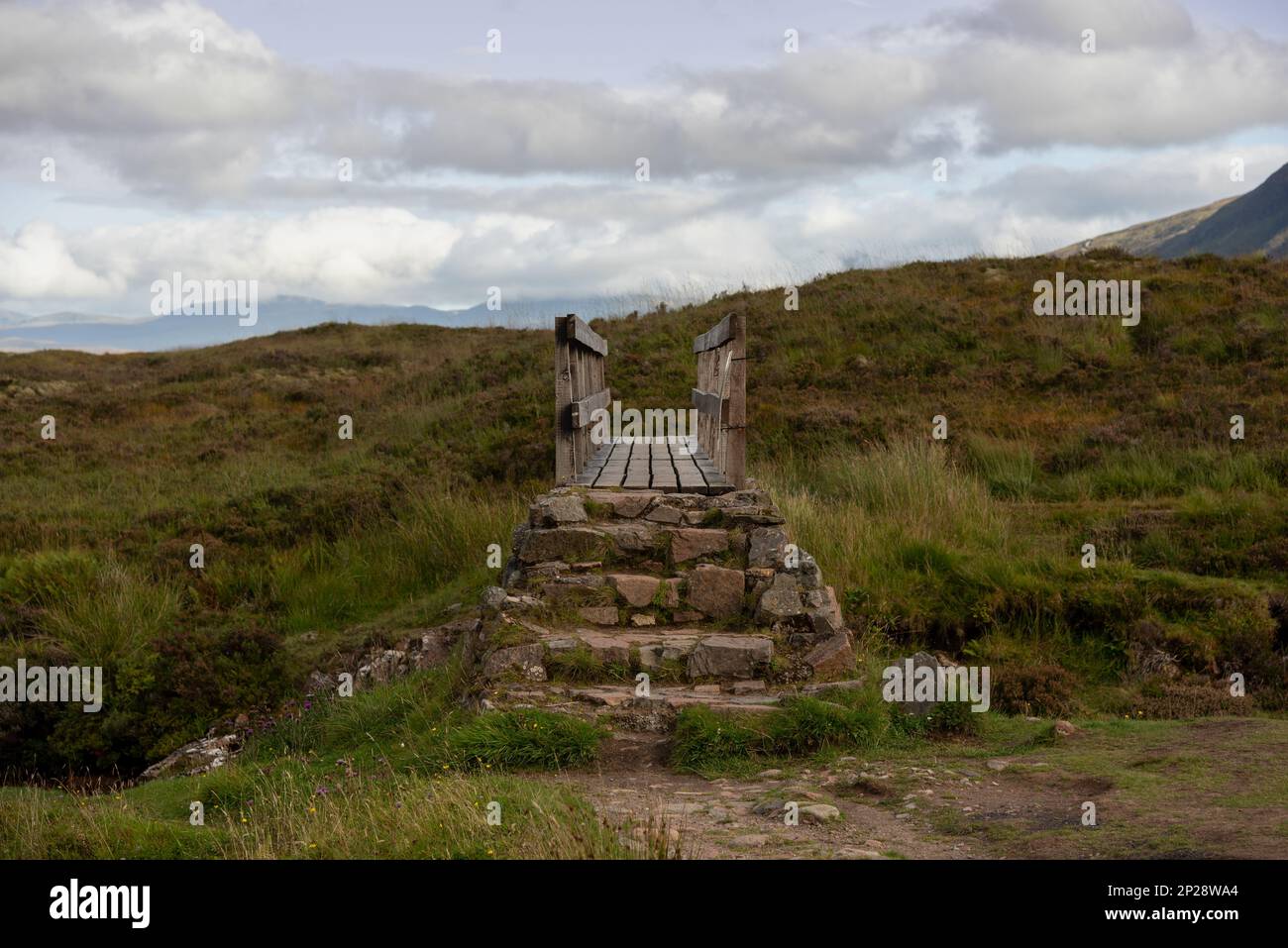 Castle entrance with lake and moss in the Scottish highlands Stock ...