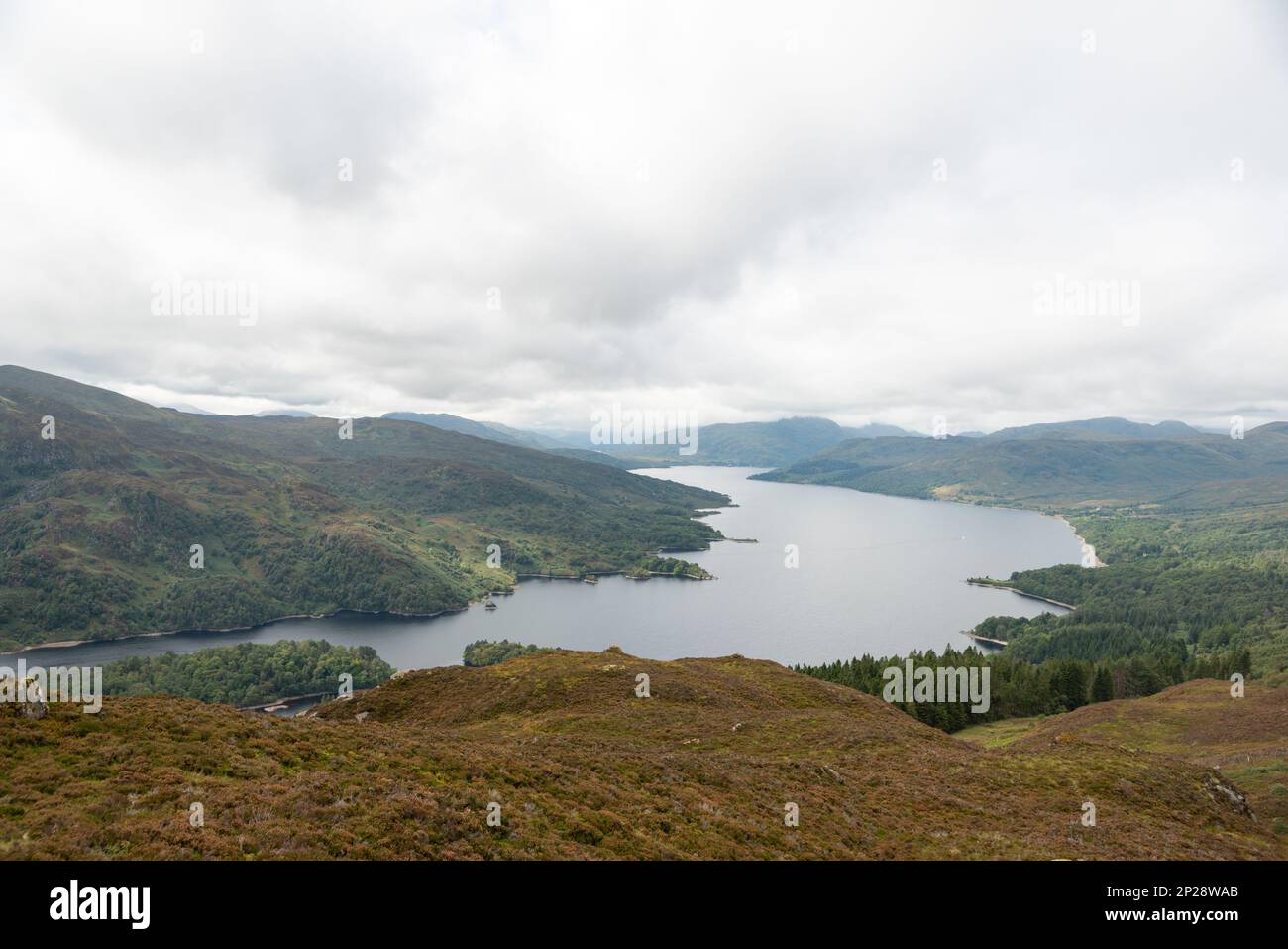 Lake landscape in autumn in the Scottish highlands Stock Photo - Alamy