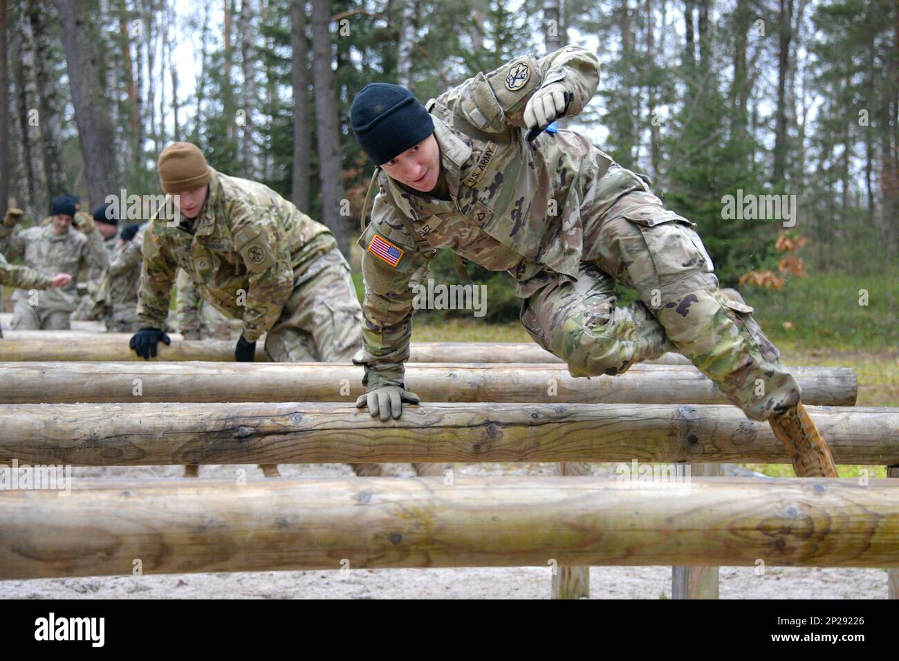 U.S. Soldiers with 207th Military Intelligence Brigade overcome an ...