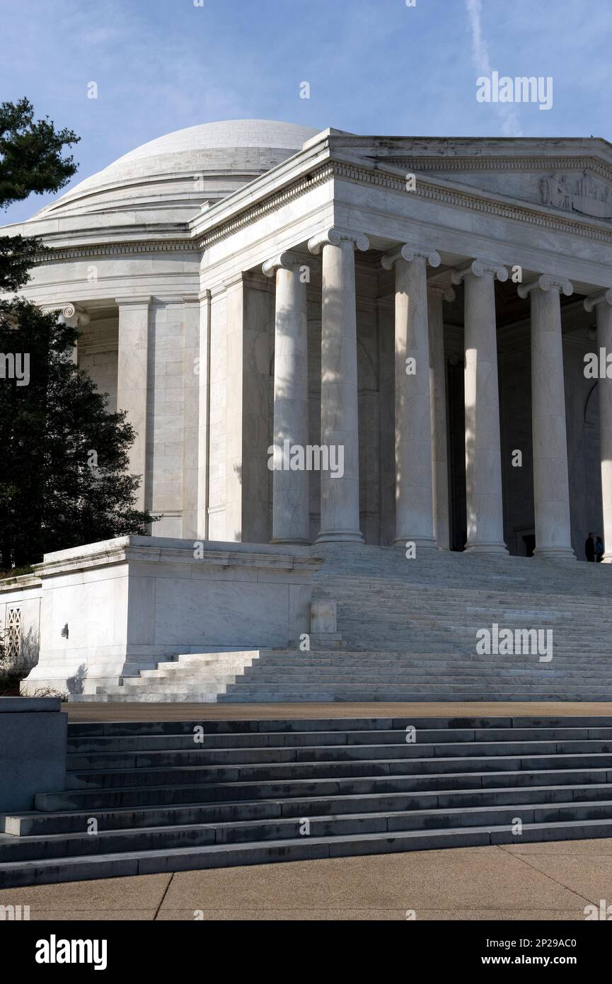 The Thomas Jefferson Memorial, modeled after the Pantheon of Rome, is ...