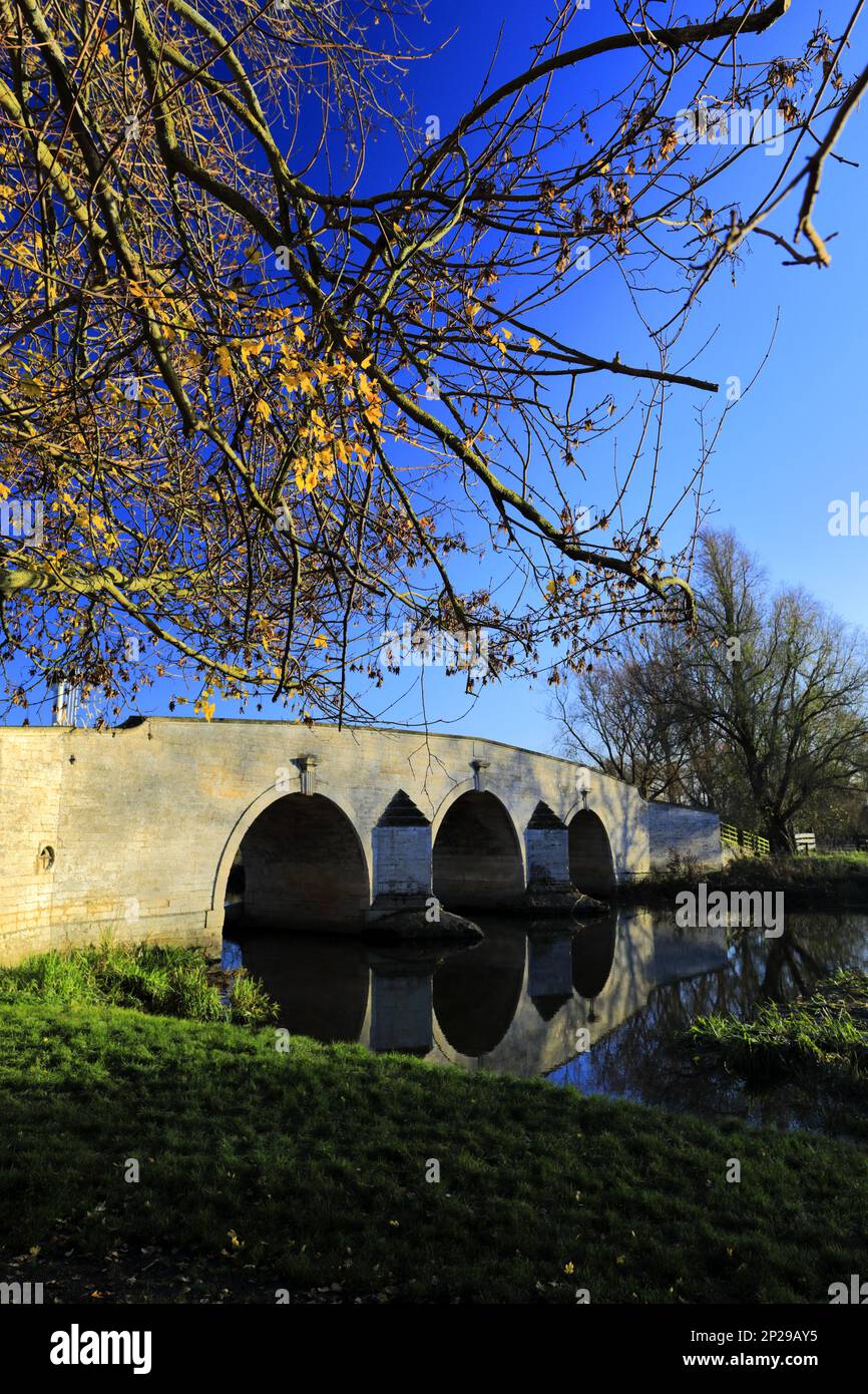 Winter sunset, Milton Ferry stone bridge, river Nene, Ferry Meadows ...