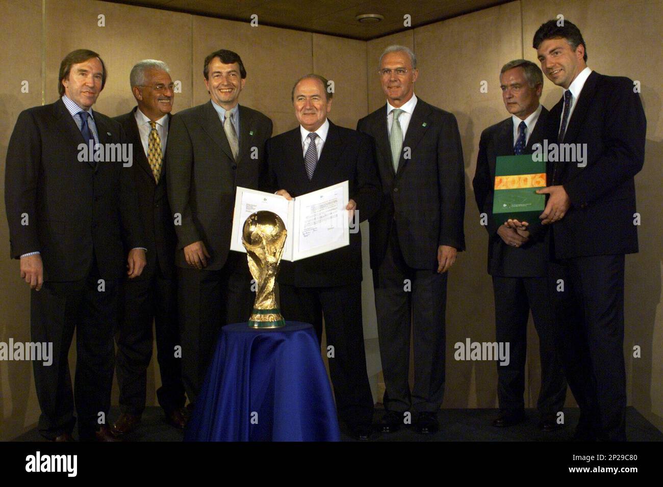 FILE - In this Aug. 10, 1999 file photo Guenter Netzer, Fedor Radmann ...